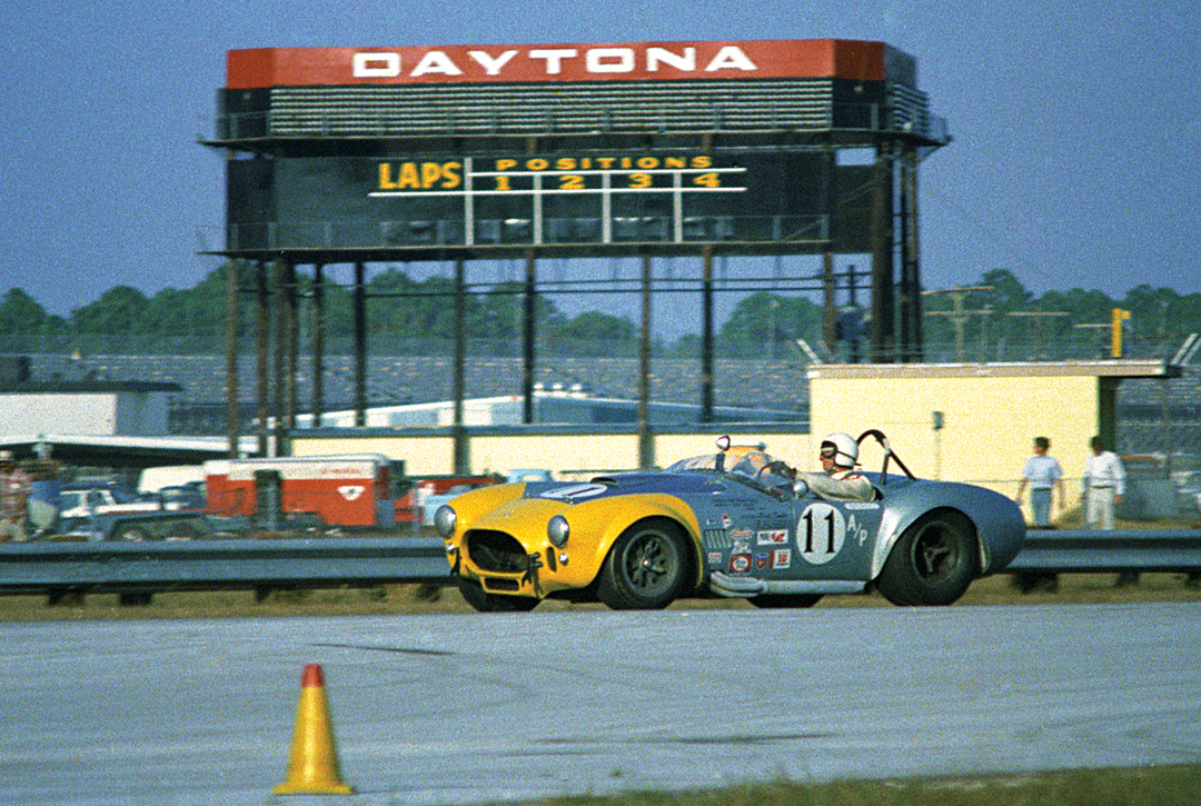 Dick Smith Killed in Plane Crash