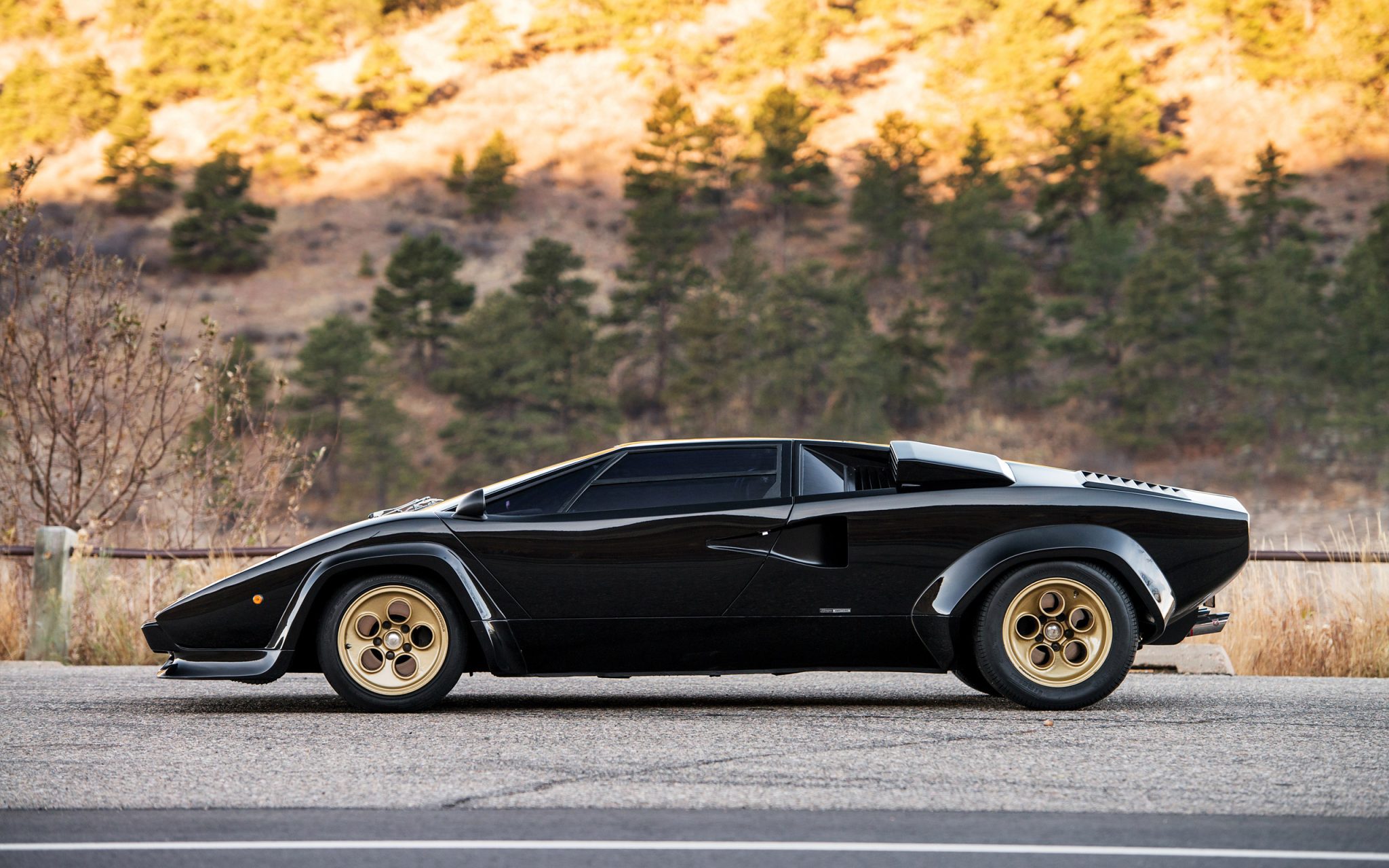 Lamborghini Countach - Ultimate Guide & Research Hub