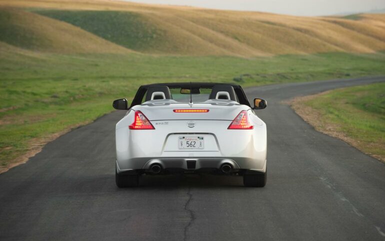 2010-nissan-370z-roadster-rear-end | | SuperCars.net