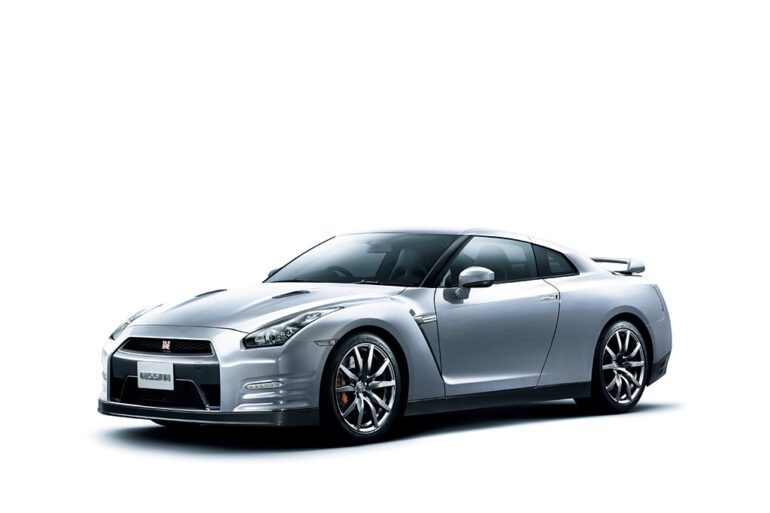 2011 Nissan GT-R Image Gallery