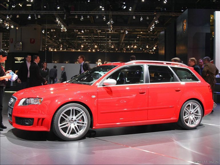 2005 Audi RS 4 Sedan Image Gallery