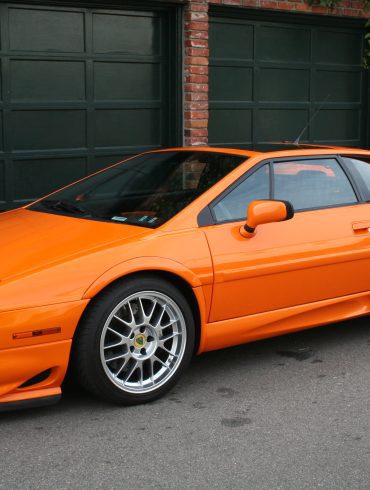 Lotus Esprit V8 - Ultimate Guide