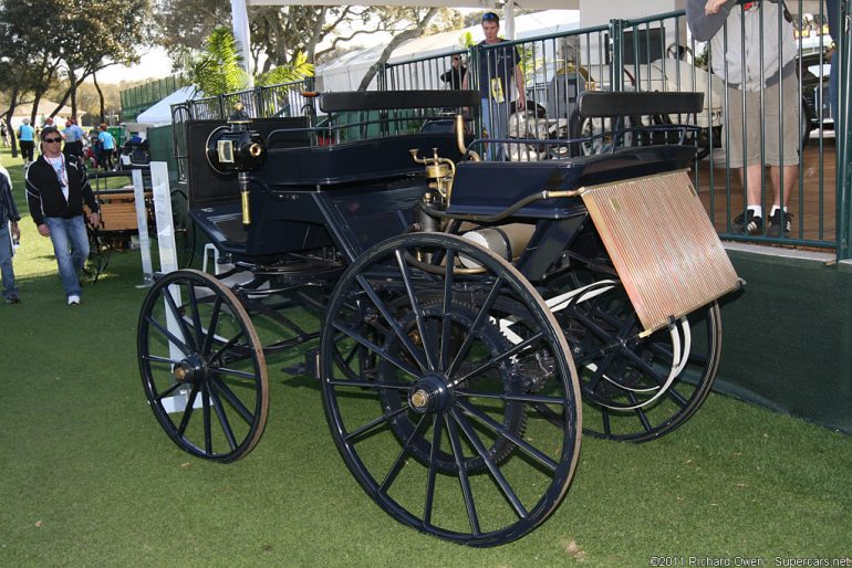 1886 Daimler Motorized Carriage