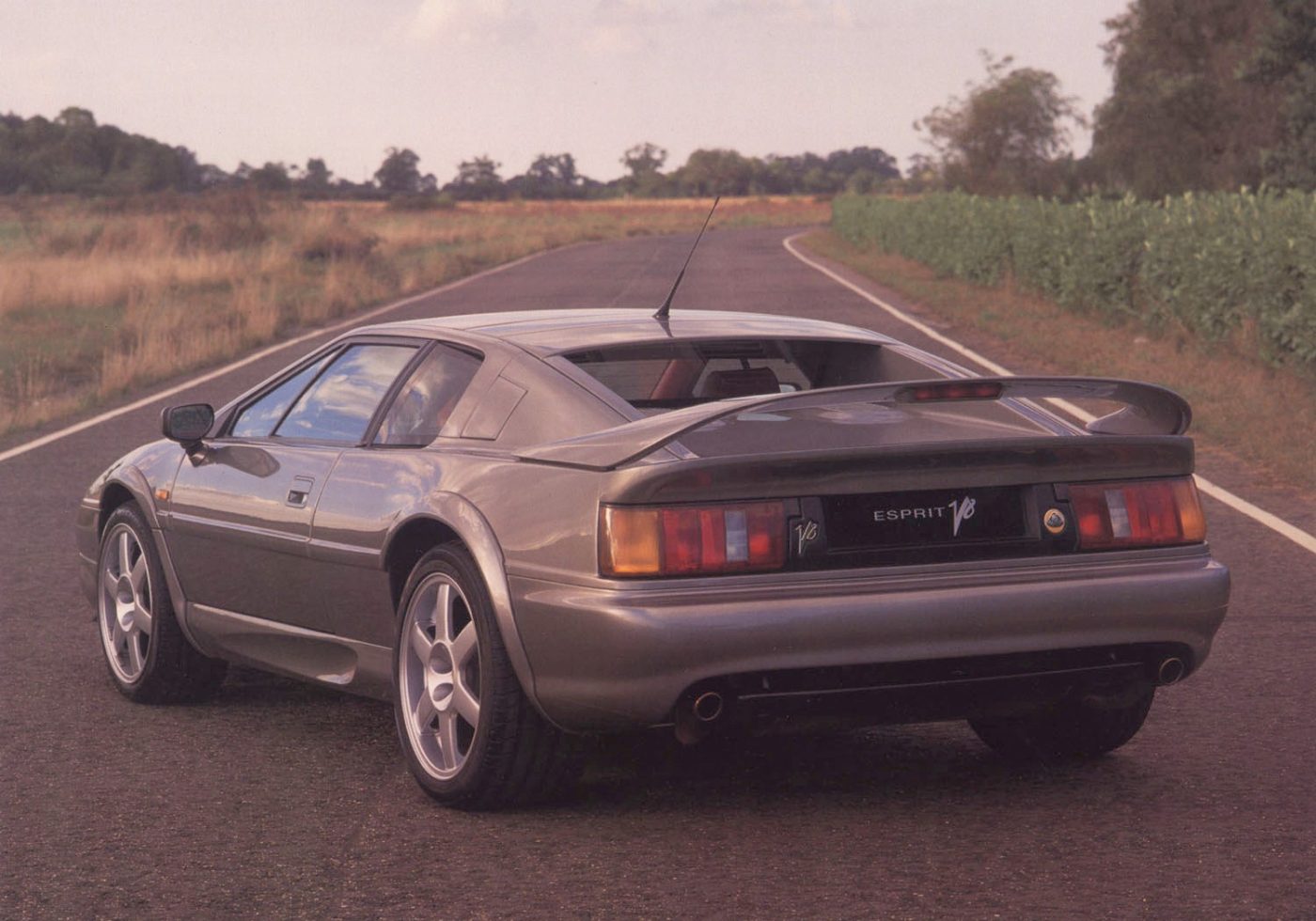 Lotus Esprit V8 - Ultimate Guide