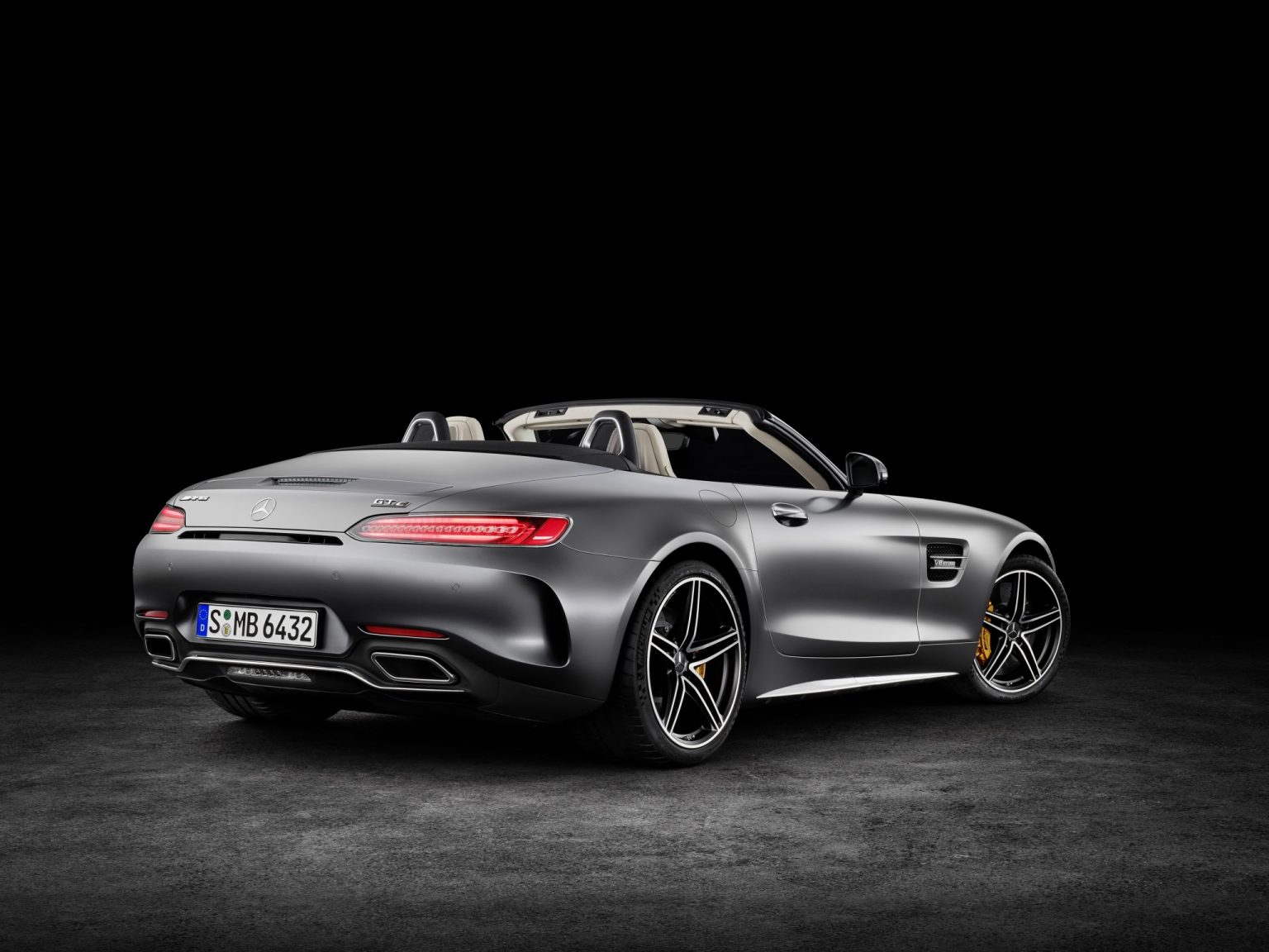 NEWS: Mercedes-AMG GT C Roadster - AMGs 547bhp Convertible Beast