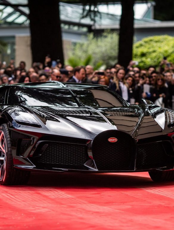 Bugatti's La Voiture Noire Snatches Up Design Award at Concorso d’Eleganza