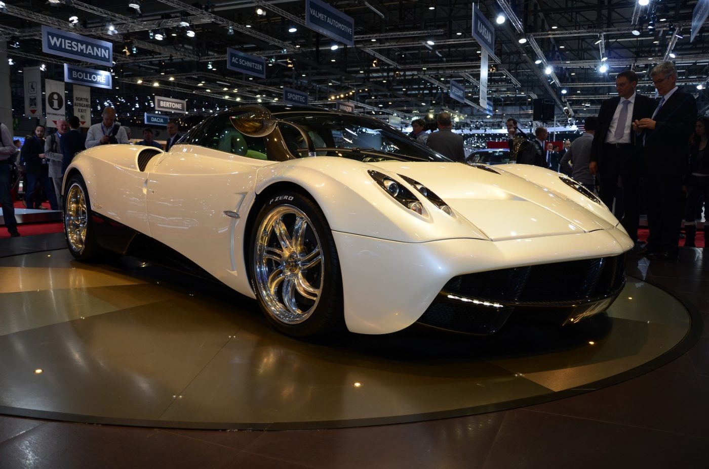 Pagani Huayra White Edition Wallpapers | SuperCars.net