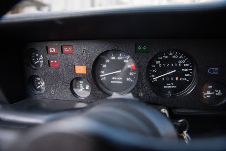 BMW M1 - The Thrilling Breakthrough Mid-engined Supercar [Review]