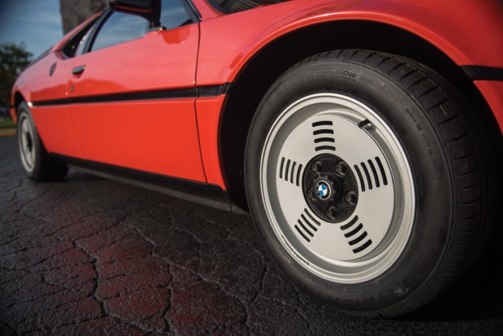 BMW M1 - The Thrilling Breakthrough Mid-engined Supercar [Review]