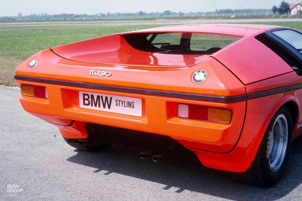 BMW M1 - The Thrilling Breakthrough Mid-engined Supercar [Review]