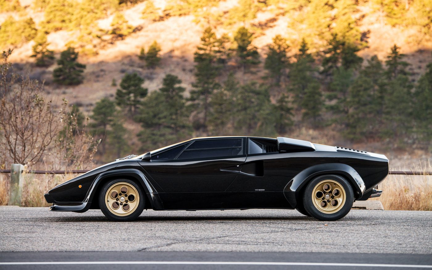 Lamborghini Countach - The Ultimate Guide
