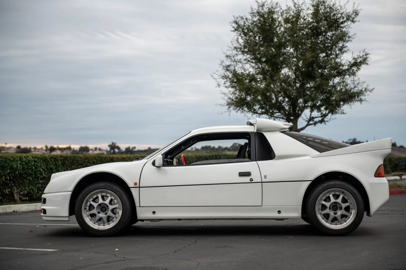 One of 24 1986 Ford RS200 Evolution On Auction Block | SuperCars.net