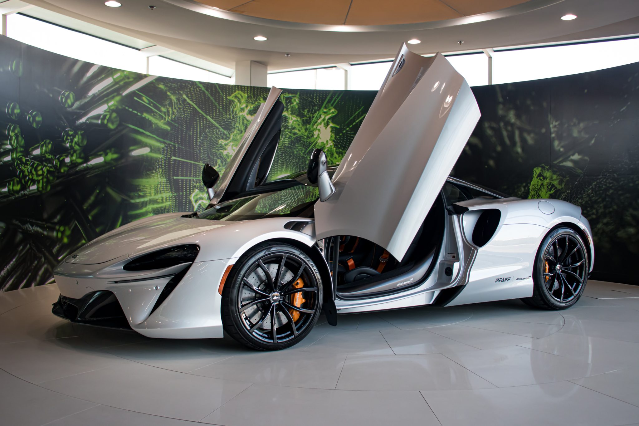 Face to Face With The All-New McLaren Artura | McLaren Artura ...
