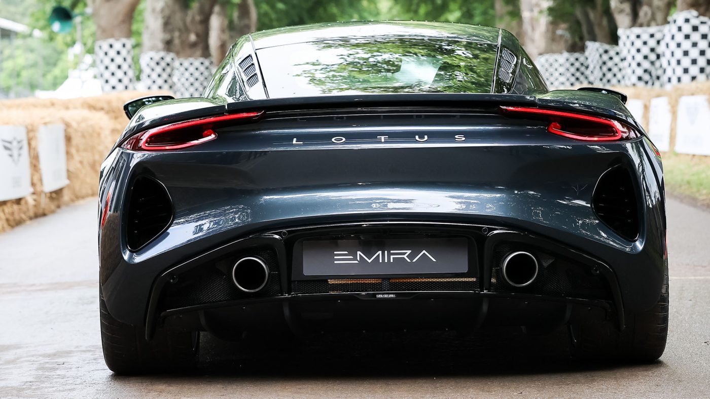 Dynamic launch of the Lotus Emira