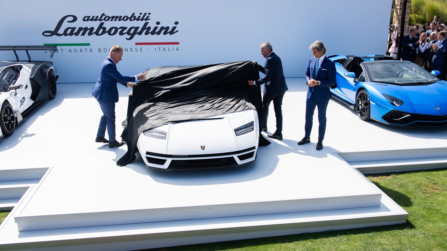 Lamborghini unveils the Countach LPI 800-4