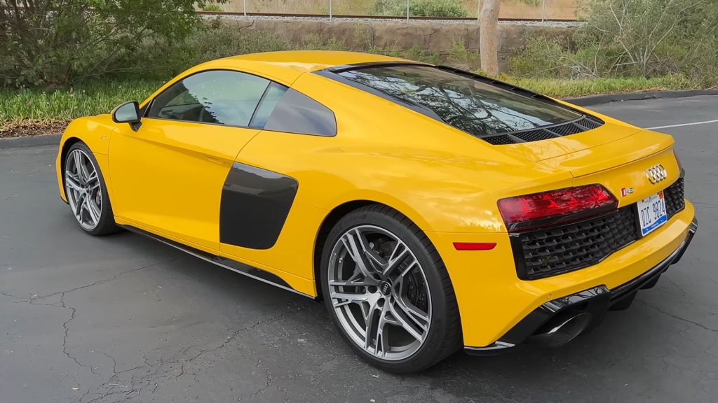 McLaren F1 - Ultimate Guide Including Specs, Performance & Much More