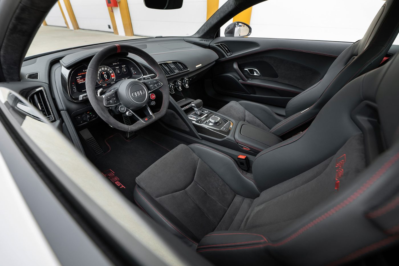 The new AUDI R8 GT Is a Beast