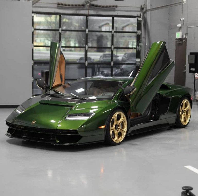 Lamborghini reveals the Invencible and the Autentica – Supercars.net