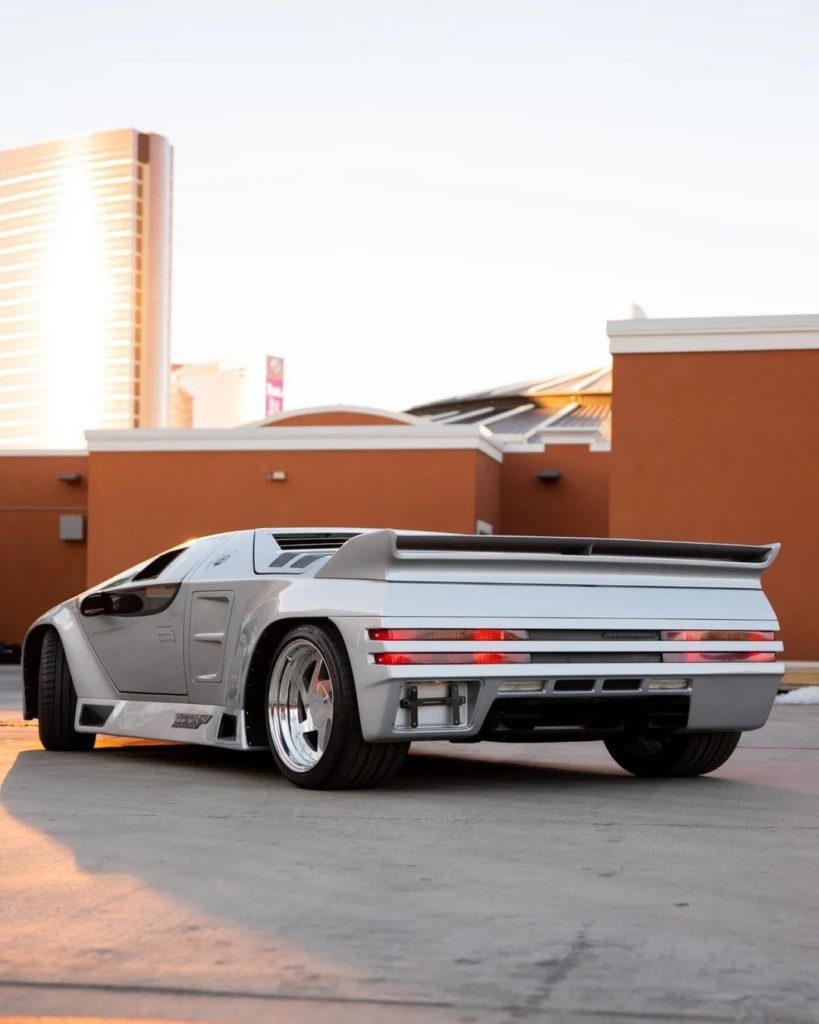 Car Of The Day: 1989 Vector W8