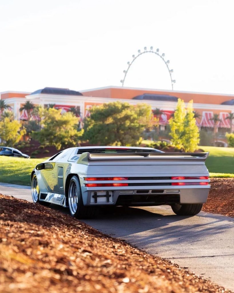 Car Of The Day: 1989 Vector W8