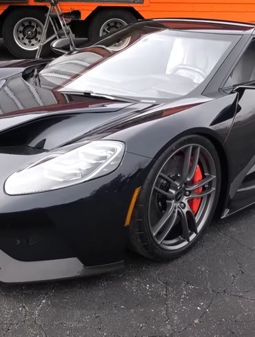 VIDEO: The last Ford GT production car is built