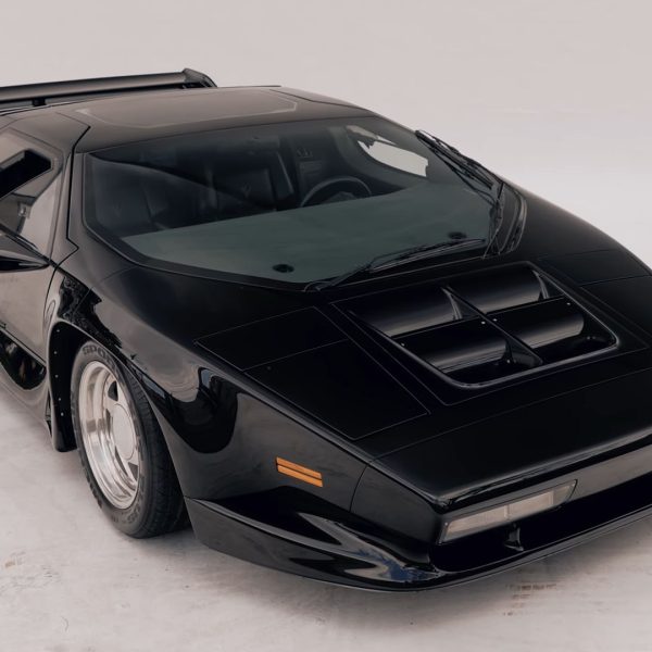 1991 Vector W8 Image Gallery