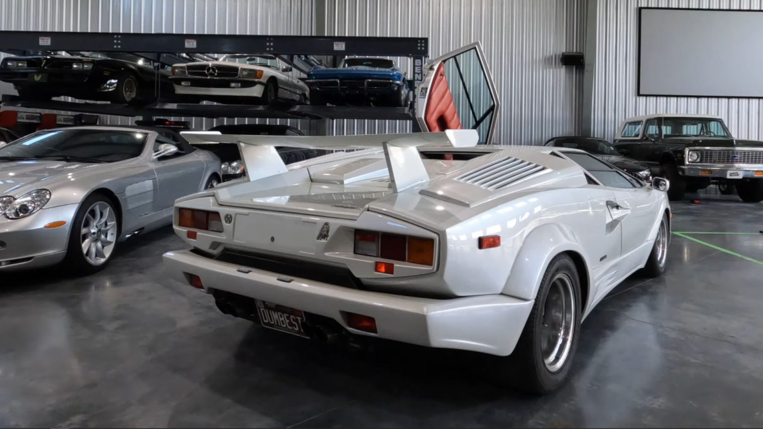 Comparing a Lamborghini Countach to a replica