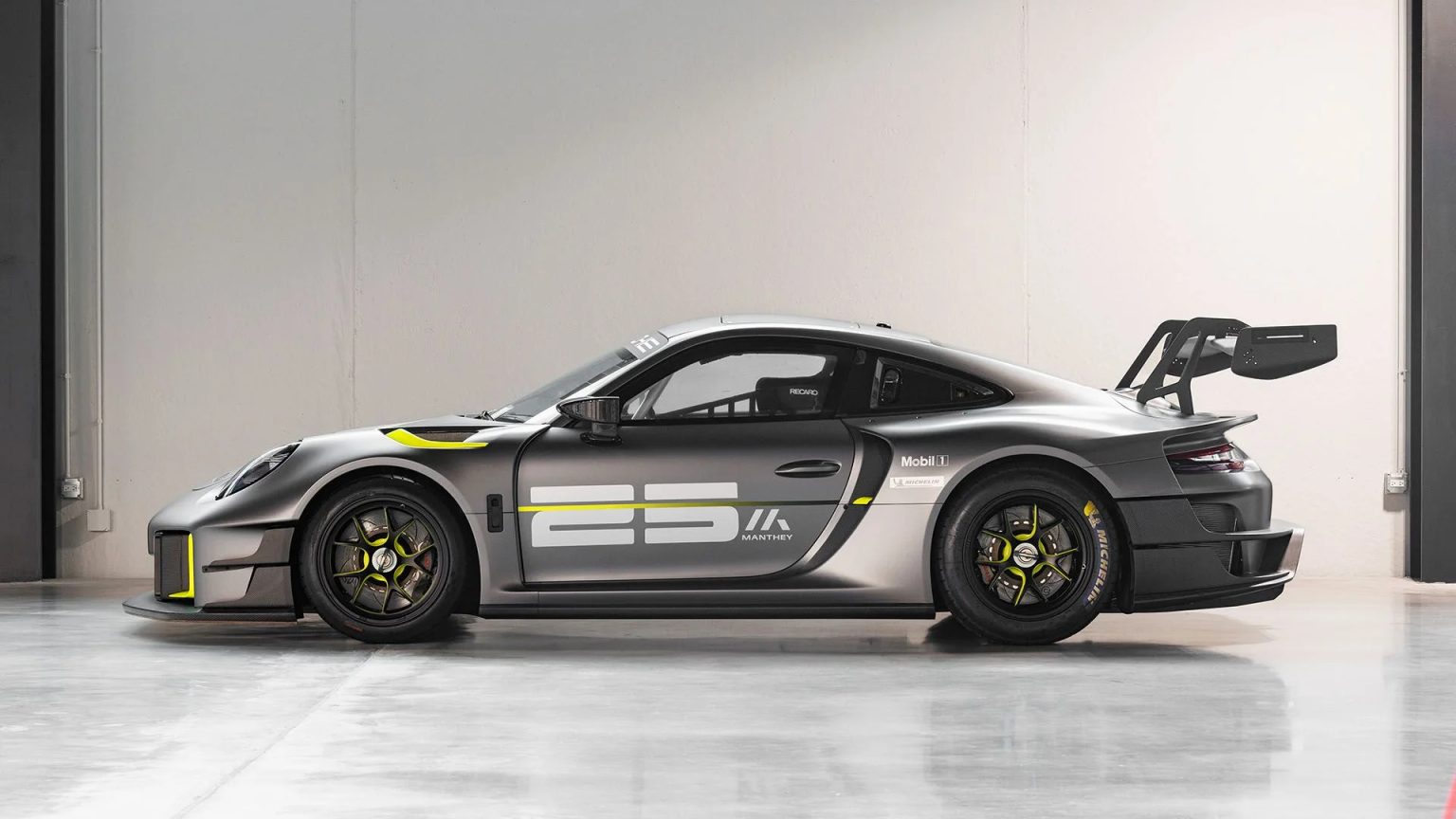 Delivery mileage 2022 Porsche GT2 RS Clubsport 25 'Manthey Racing' Is ...