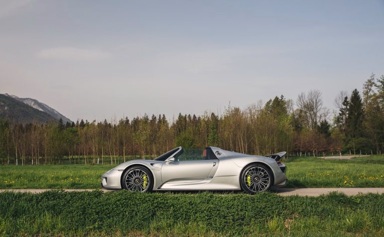 A 2014 Porsche 918 Spyder Is Up For Grabs On Collecting Cars
