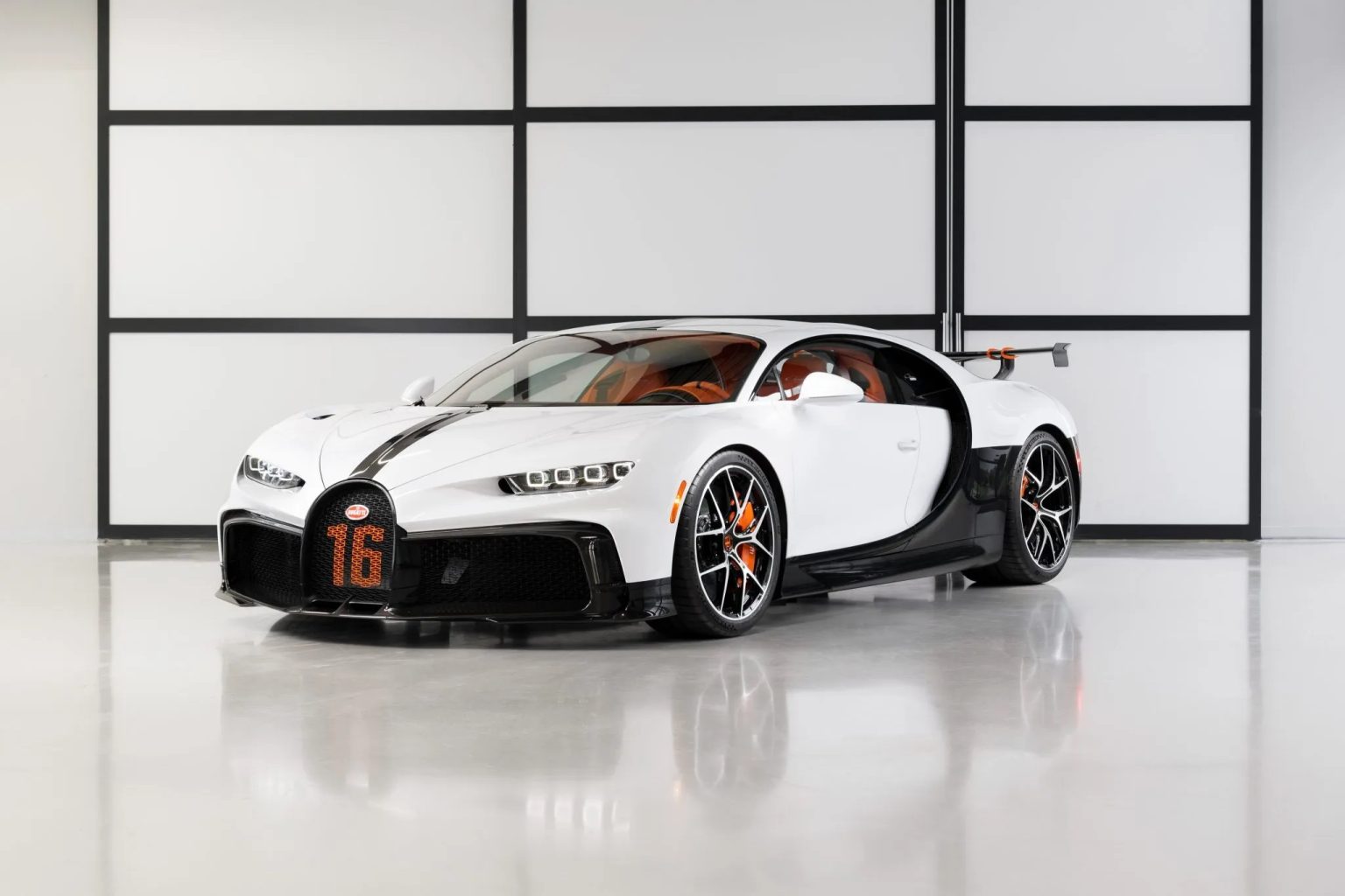 Bugatti Chiron Pur Sport: Track-Focused Powerhouse Up for Auction