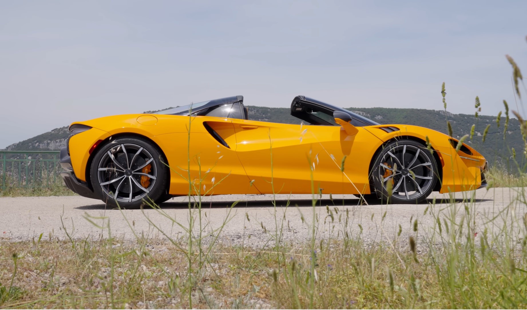 VIDEO: McLaren Artura Spider: Open-Air Evolution of a Supercar