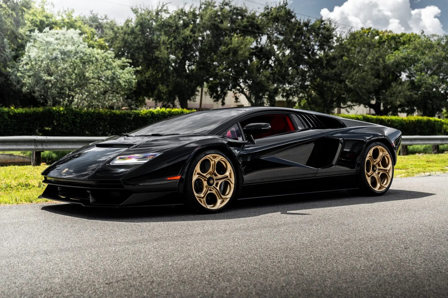 FOR SALE: 2022 Lamborghini Countach LPI 800-4