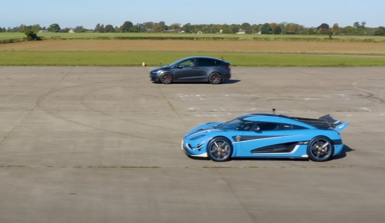 Koenigsegg Agera RS Drag Races a Tesla Model X Plaid
