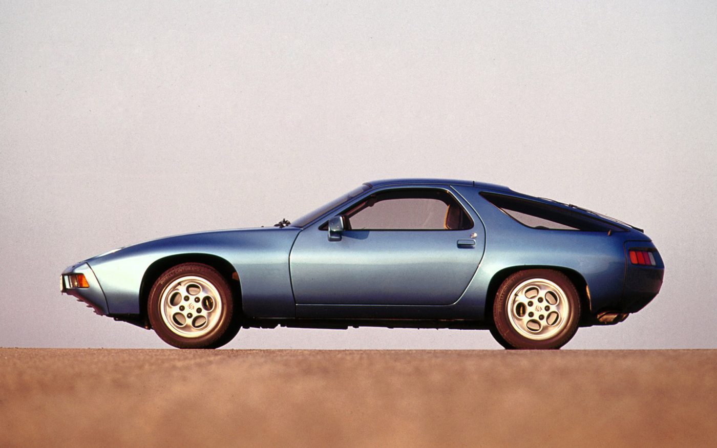 Porsche 928 - Ultimate Guide & Research Hub