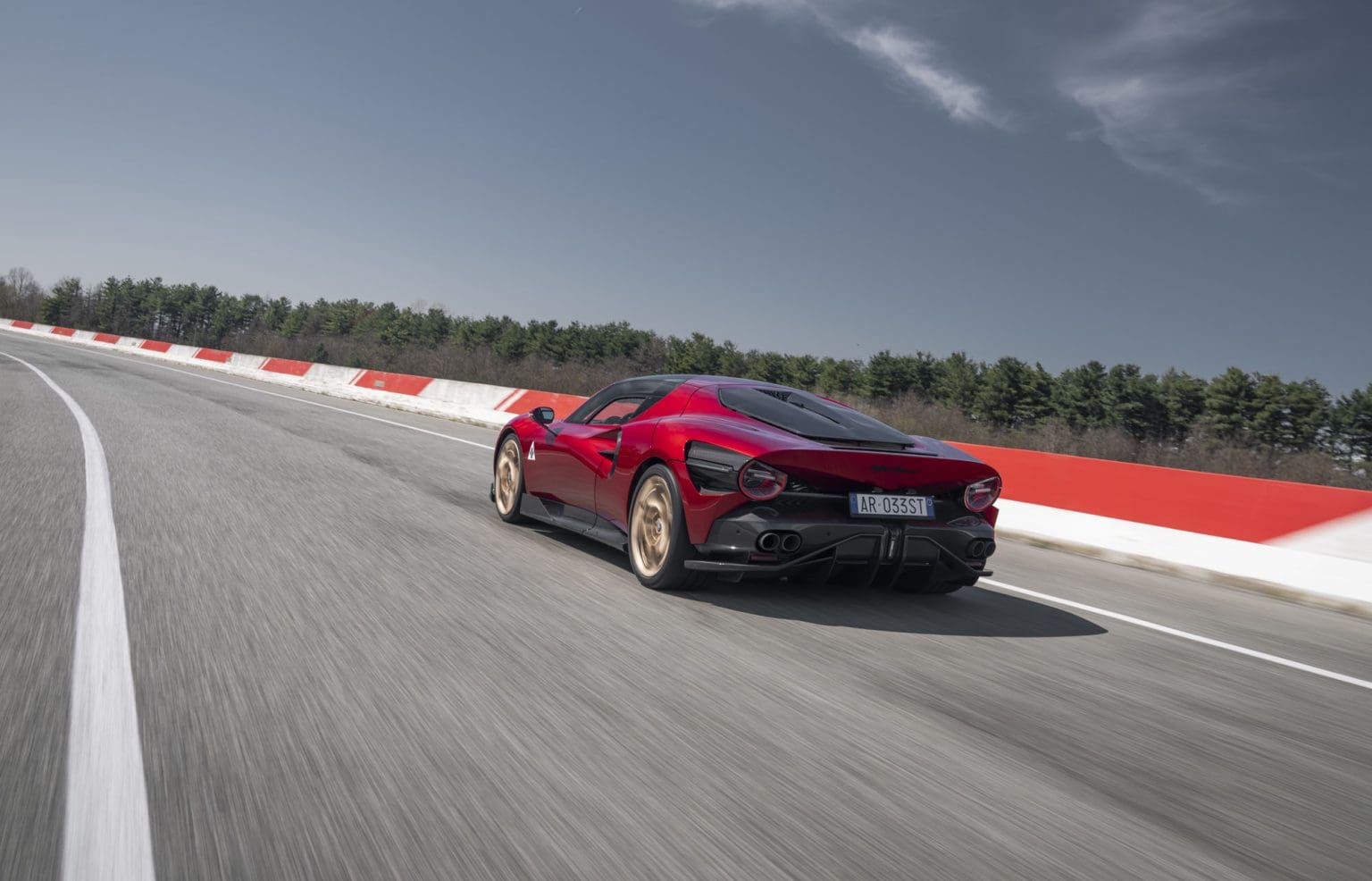 Alfa Romeo 33 Stradale: Modern Rocketship!