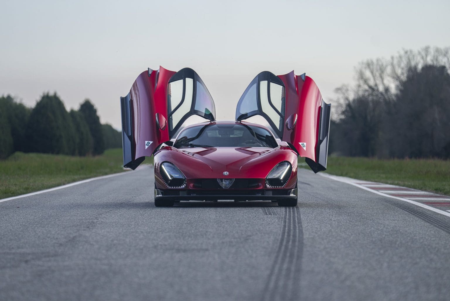 Alfa Romeo 33 Stradale: Modern Rocketship!