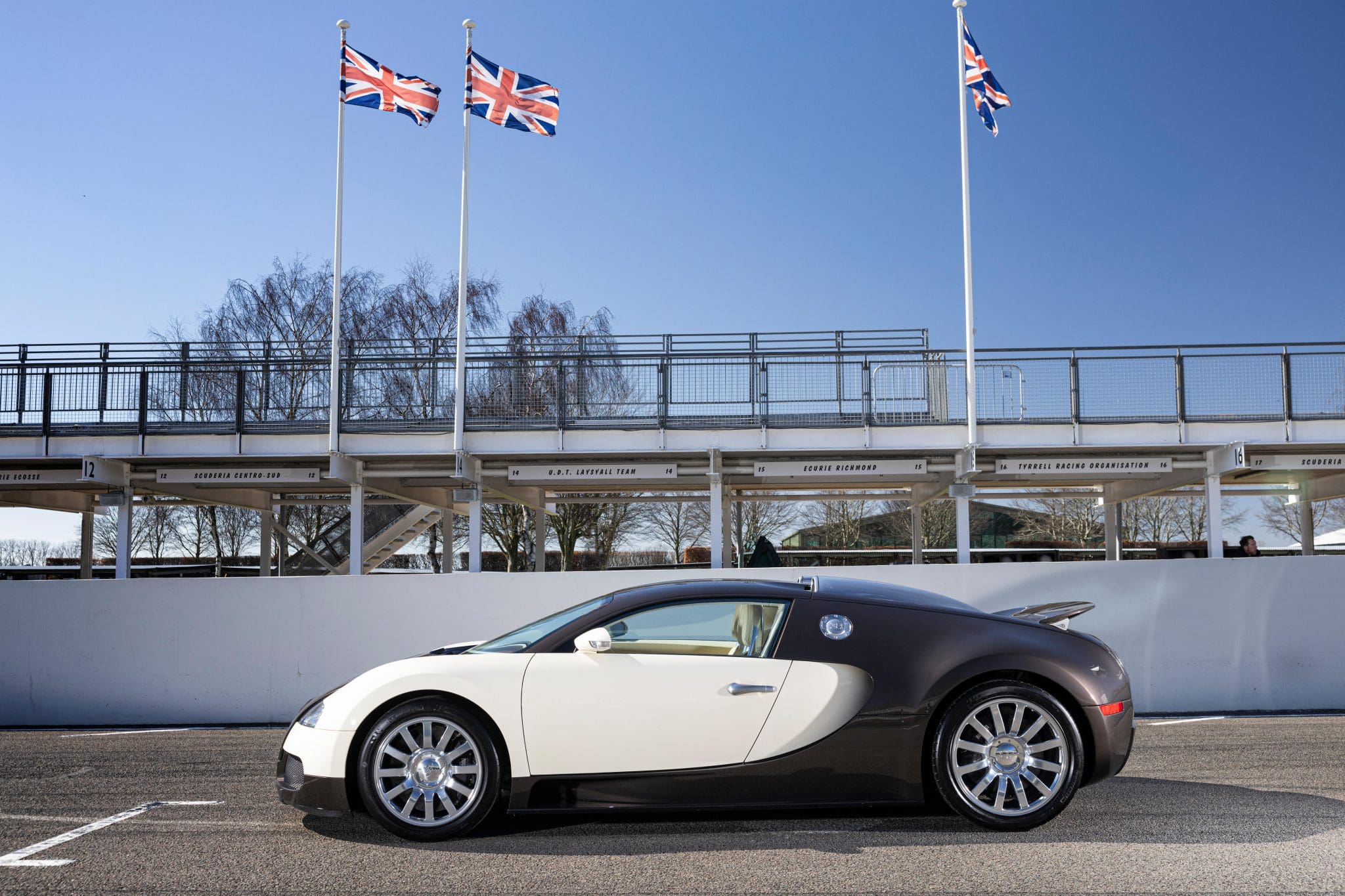 Low-Mileage 1-Owner Bugatti Veyron Heads to Auction