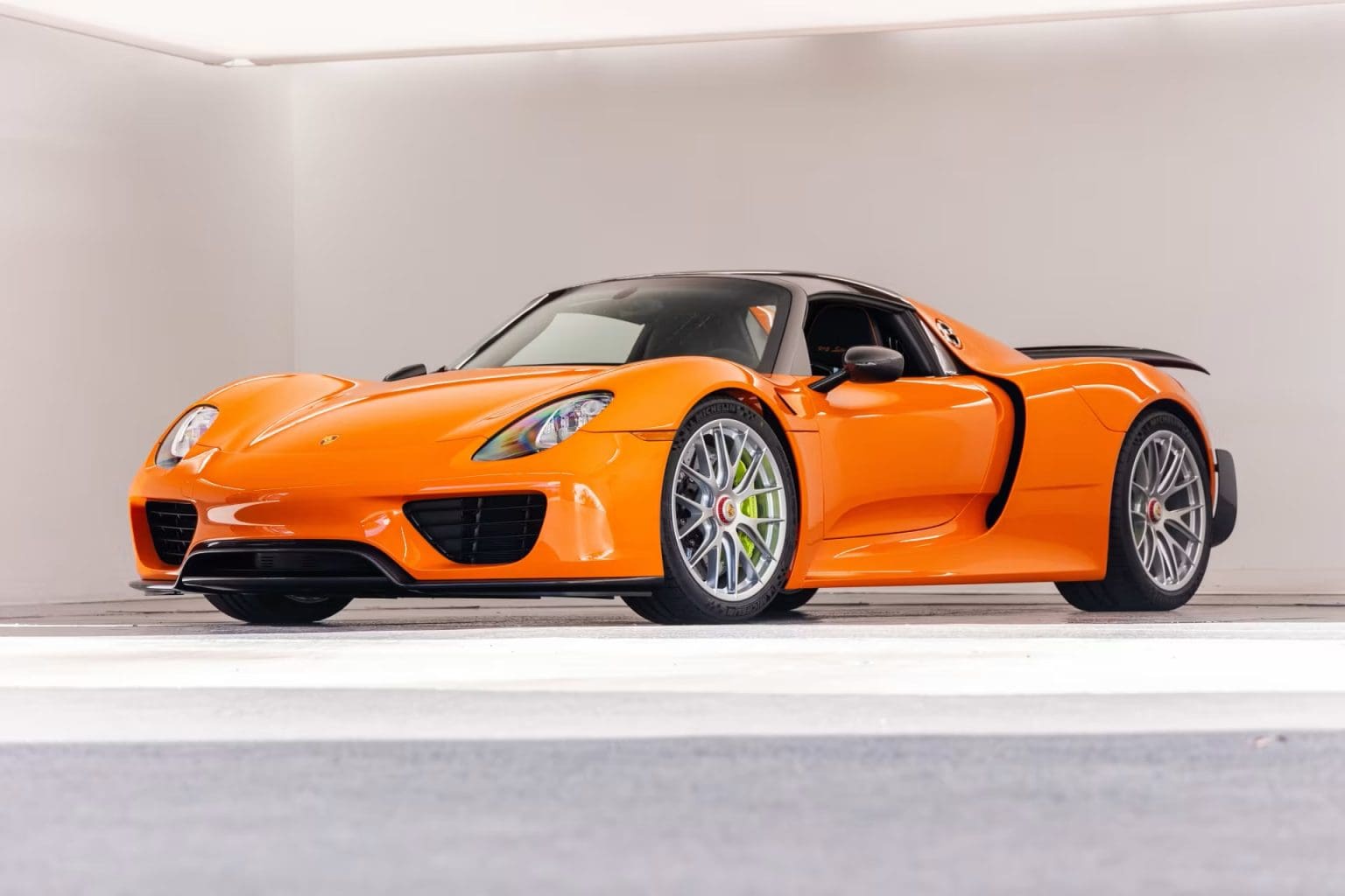 844-Mile Porsche 918 Spyder Weissach Hits the Auction Block