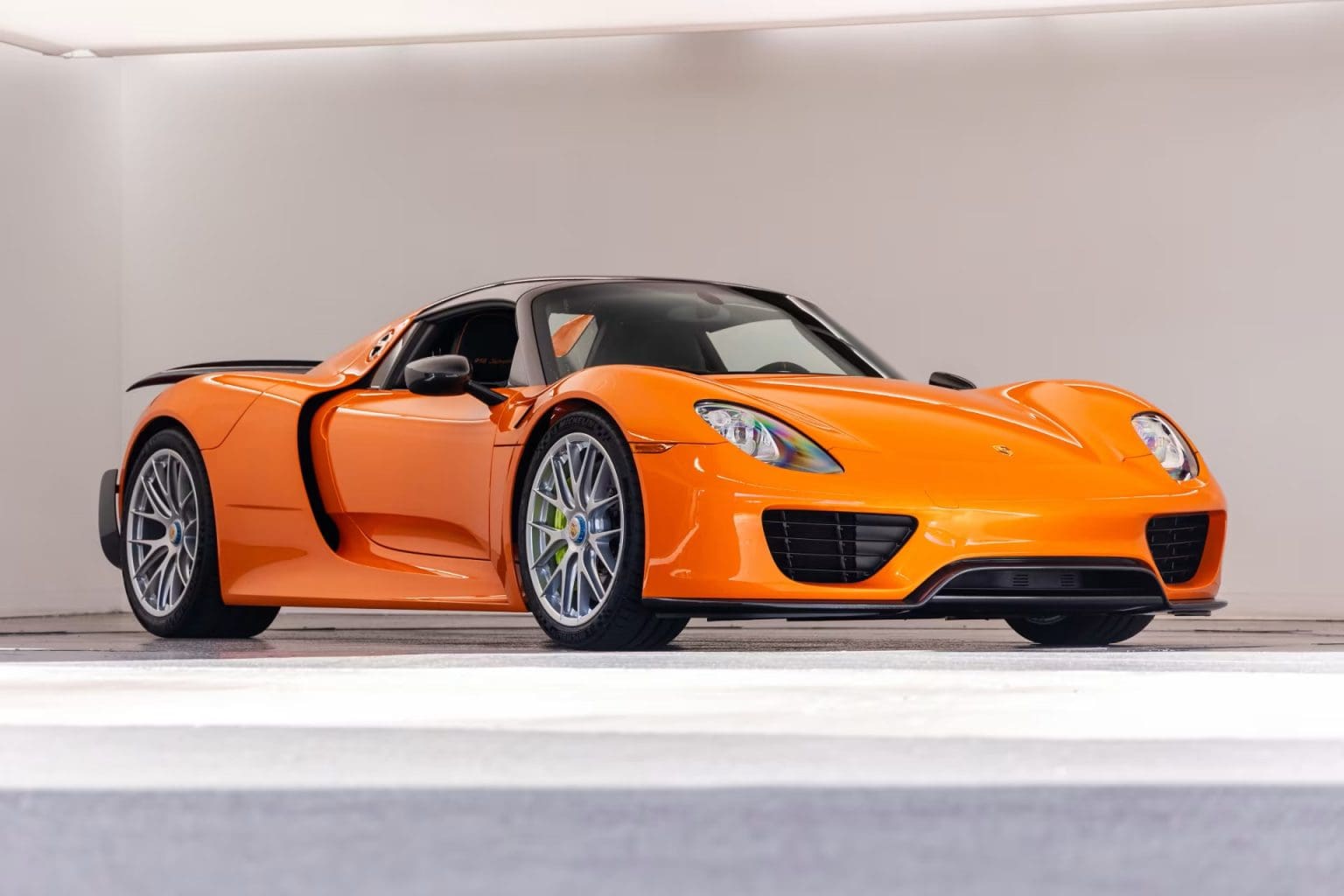 844-Mile Porsche 918 Spyder Weissach Hits the Auction Block