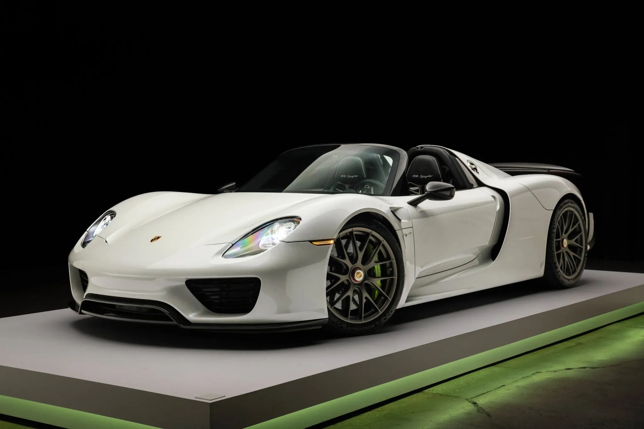 FOR SALE: 2015 Porsche 918 Spyder Weissach Package