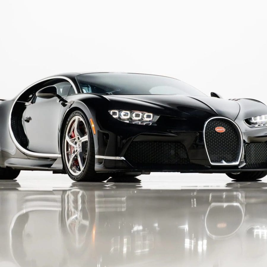 DRAG RACE: Bugatti Chiron Super Sport vs Koenigsegg Jesko Attack