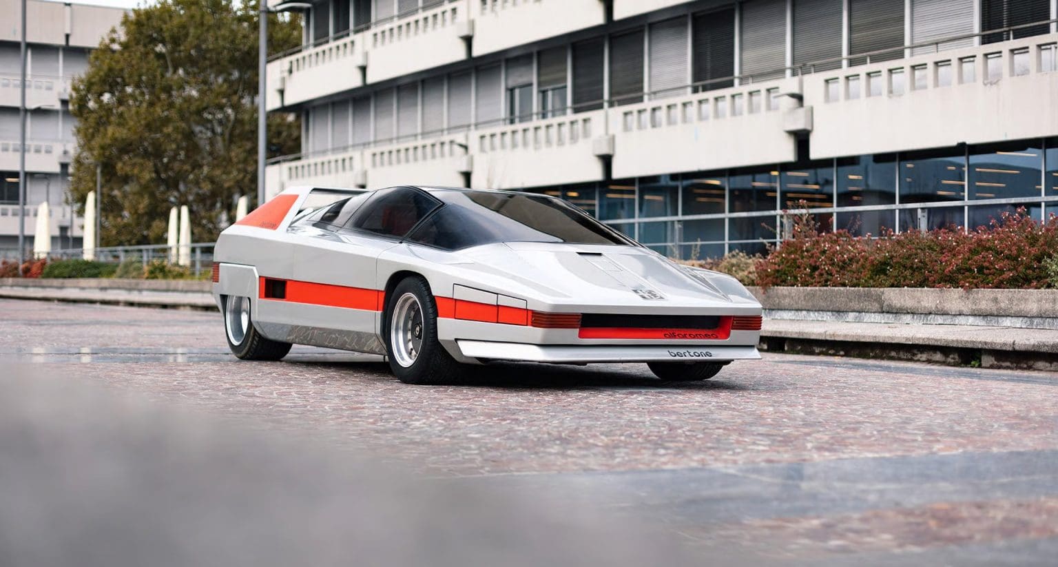 Alfa Romeo Tipo 33 Stradale Bertone Navajo