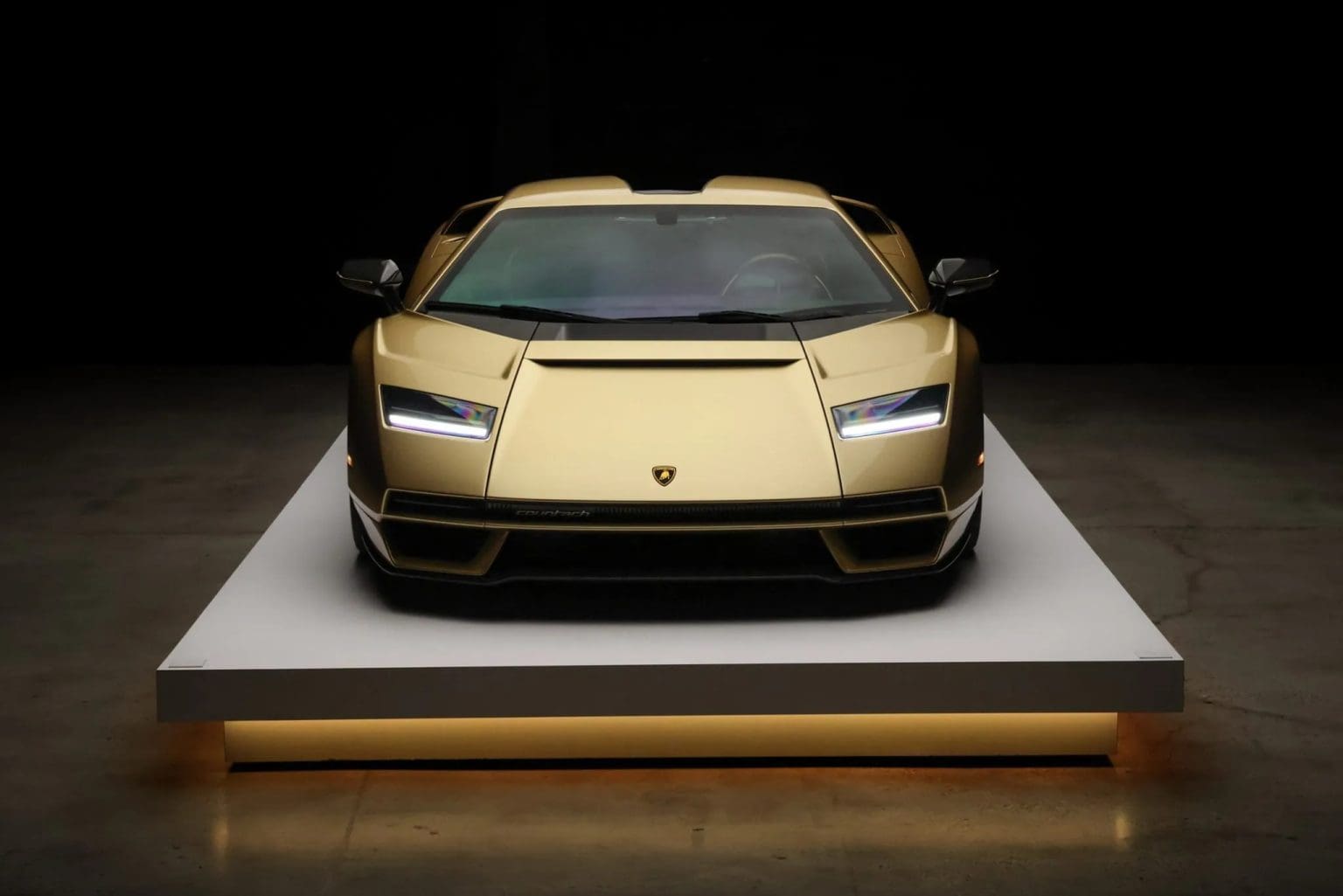 FOR SALE: 2022 Lamborghini Countach LPI 800-4