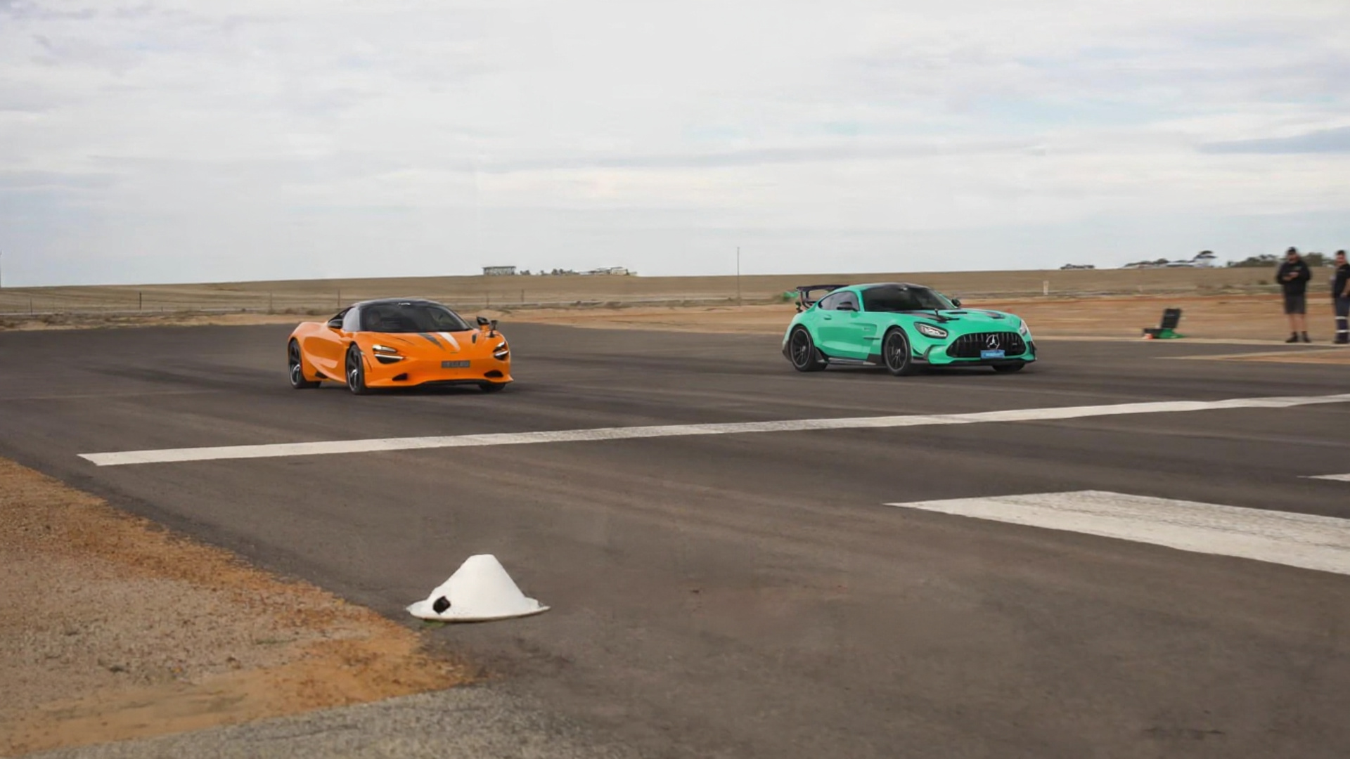 VIDEO: McLaren 750S Sends the Mercedes Black Series Packing