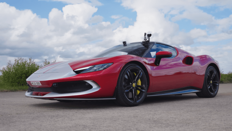DRAG RACE: Ferrari 296 GTB vs Lamborghini Temerario